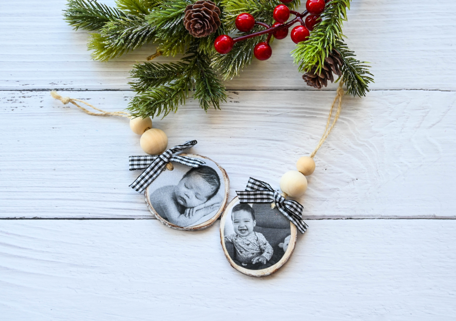 10 Holly Jolly Crafts for Christmas | Paris Corporation